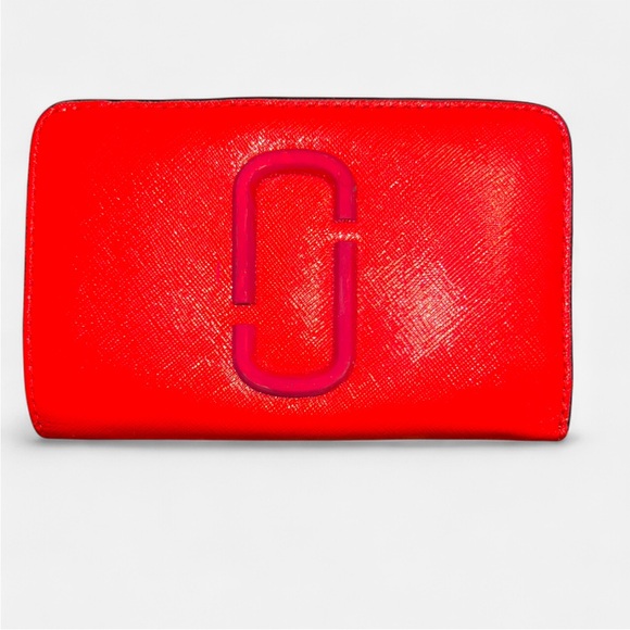 Marc Jacobs | Bags | Marc Jacobs Snapshot Compact Wallet | Poshmark
